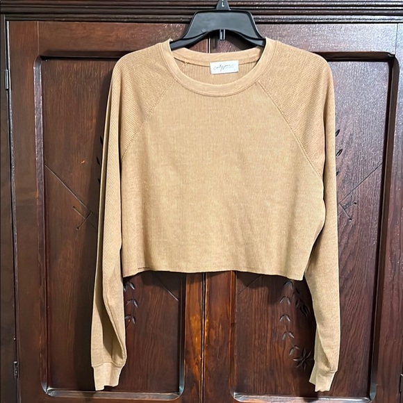 Carly Jean Los Angeles | Tops | Carly Jean Los Angeles Tan Boxy Crop ...